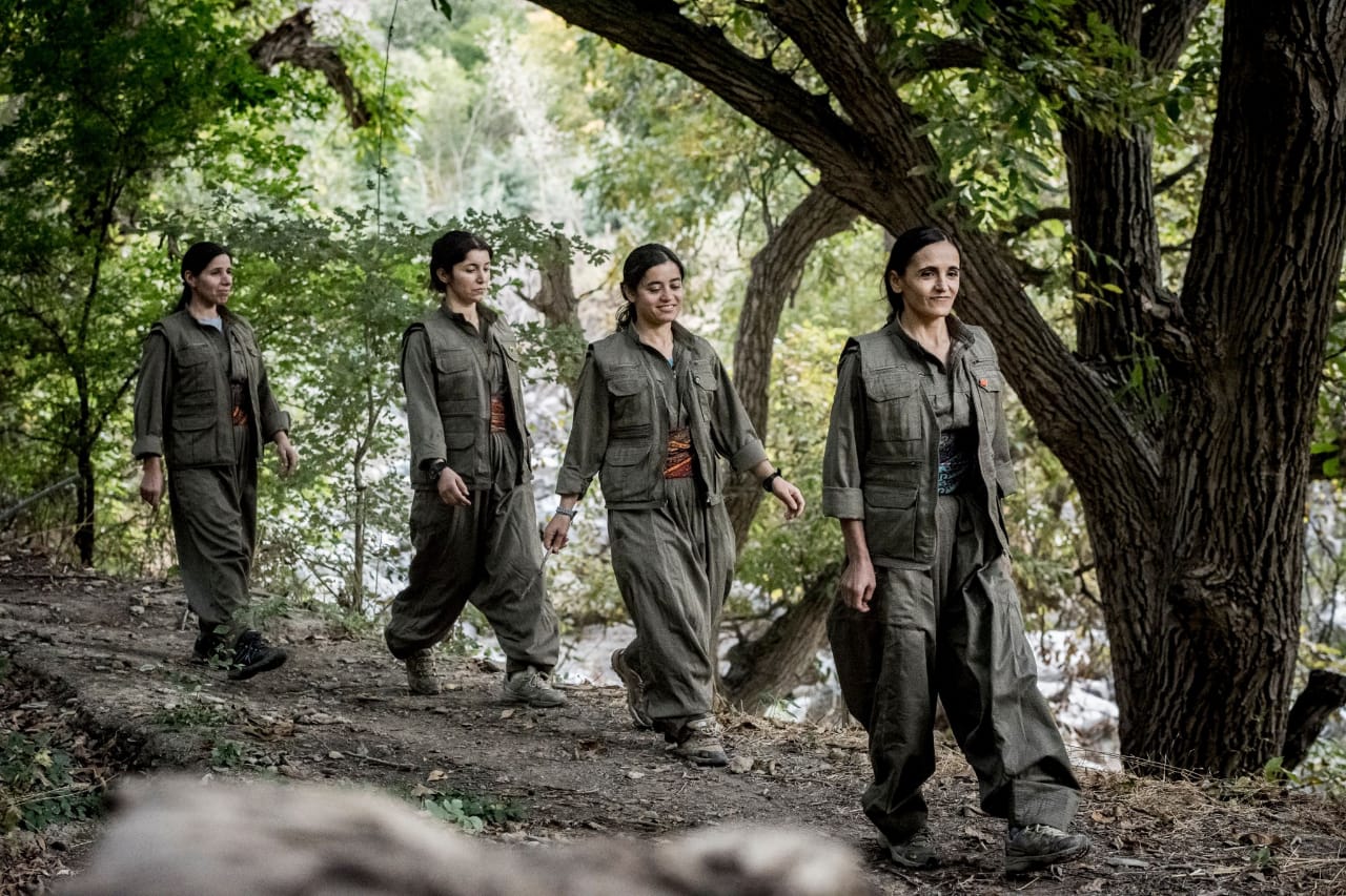 100 razones para apoyar a las mujeres kurdas - Cosecha Roja